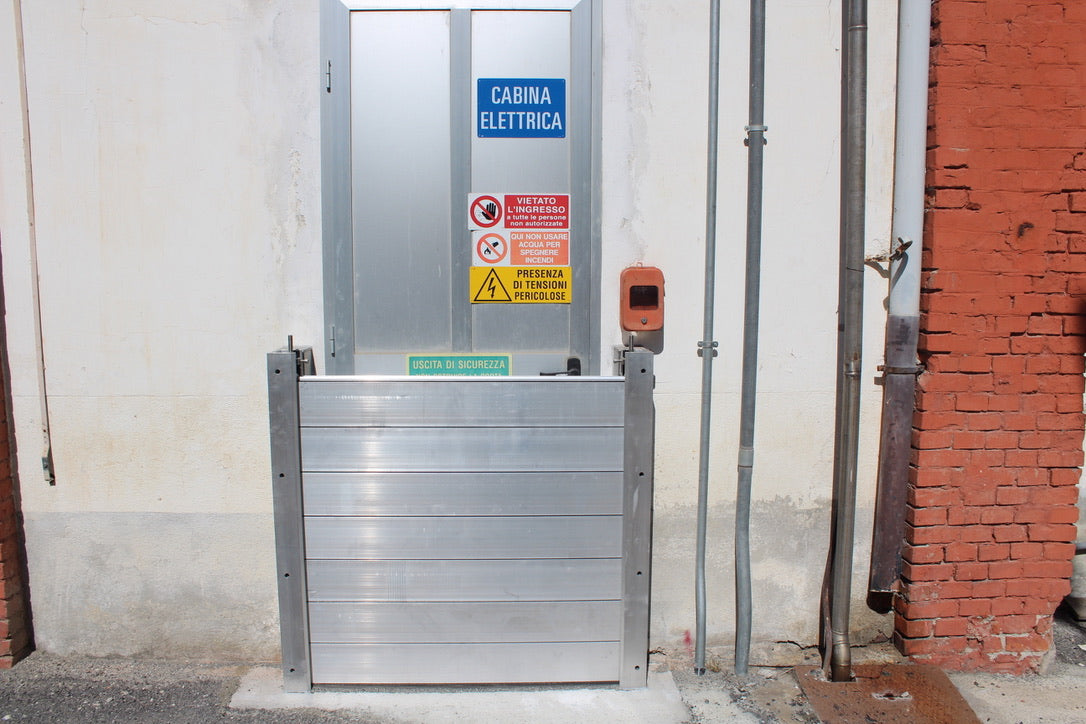B100 - Face Fixed Flood Barrier System (T16) – Flood Barrier Shop